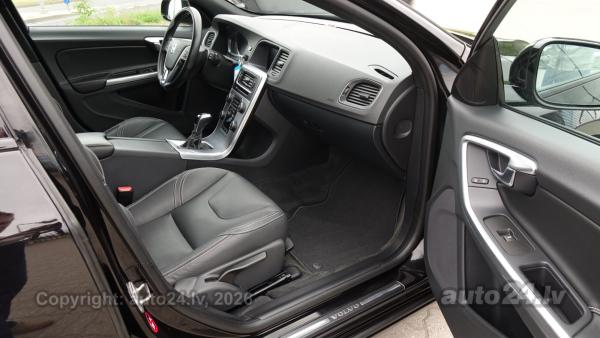 Melns Volvo V60 2018 Tartu, ar dzinēja tilpumu 2.00 L un nobraukumu 219 tūkst. km par 10990 €, foto 2 vietnē AUTOMOTO.COM.LV