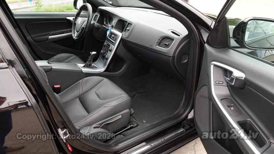 Melns Volvo V60 2018 Tartu, ar dzinēja tilpumu 2.00 L un nobraukumu 219 tūkst. km par 10990 €, foto 3 vietnē AUTOMOTO.COM.LV