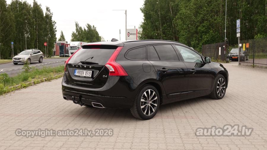 Melns Volvo V60 2018 Tartu, ar dzinēja tilpumu 2.00 L un nobraukumu 219 tūkst. km par 10990 €, foto 8 vietnē AUTOMOTO.COM.LV