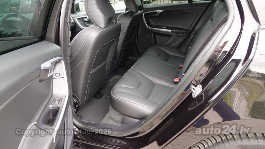 Melns Volvo V60 2018 Tartu, ar dzinēja tilpumu 2.00 L un nobraukumu 219 tūkst. km par 10990 €, foto 11 vietnē AUTOMOTO.COM.LV