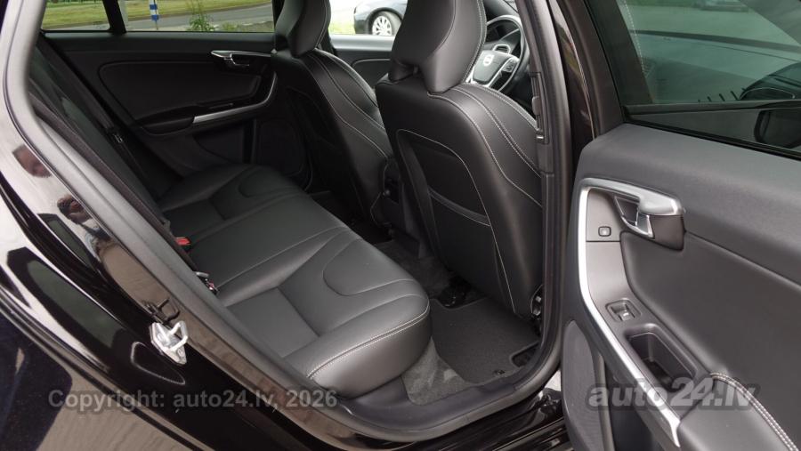 Melns Volvo V60 2018 Tartu, ar dzinēja tilpumu 2.00 L un nobraukumu 219 tūkst. km par 10990 €, foto 13 vietnē AUTOMOTO.COM.LV