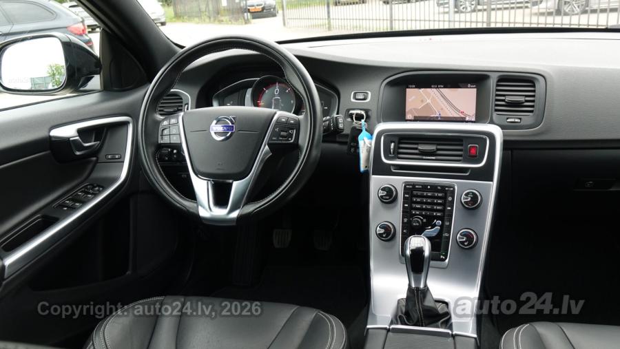 Melns Volvo V60 2018 Tartu, ar dzinēja tilpumu 2.00 L un nobraukumu 219 tūkst. km par 10990 €, foto 14 vietnē AUTOMOTO.COM.LV