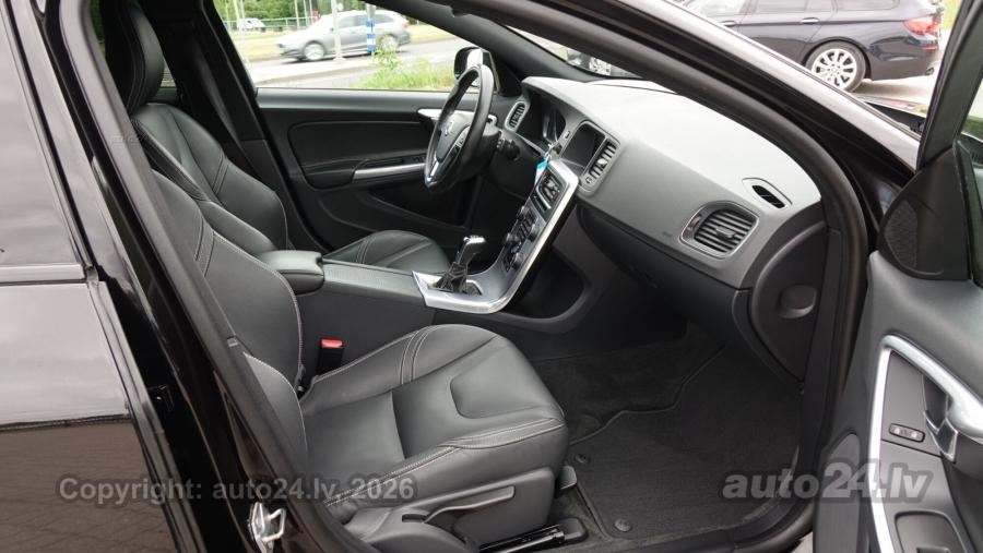 Melns Volvo V60 2018 Tartu, ar dzinēja tilpumu 2.00 L un nobraukumu 219 tūkst. km par 10990 €, foto 15 vietnē AUTOMOTO.COM.LV