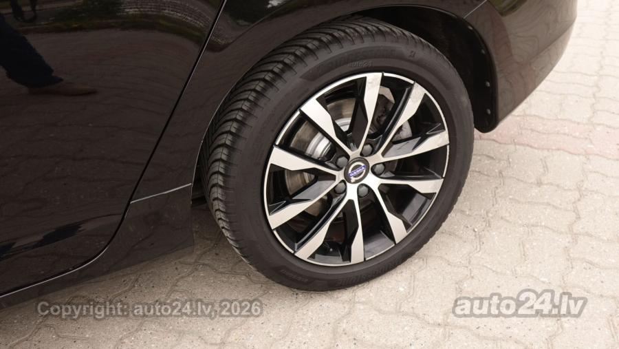 Melns Volvo V60 2018 Tartu, ar dzinēja tilpumu 2.00 L un nobraukumu 219 tūkst. km par 10990 €, foto 21 vietnē AUTOMOTO.COM.LV