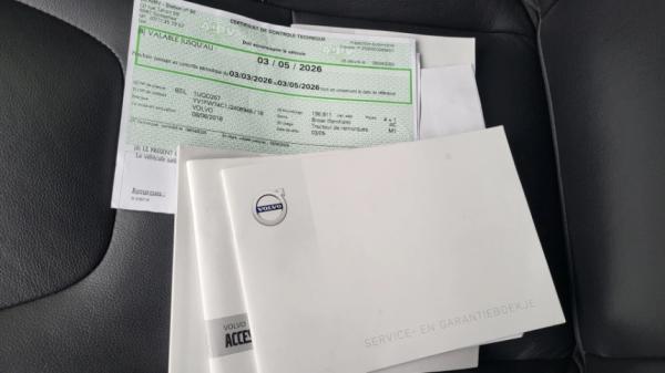 Melns Volvo V60 2018 Rīga, ar dzinēja tilpumu 2.00 L un nobraukumu 201 tūkst. km par 10900 €, foto 8 vietnē AUTOMOTO.COM.LV