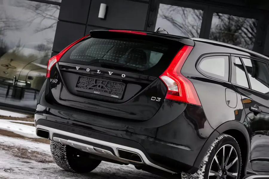 Melns Volvo V60 2018 Jelgava, ar dzinēja tilpumu 2.00 L un nobraukumu 264 tūkst. km par 12500 €, foto 6 vietnē AUTOMOTO.COM.LV