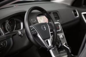 Melns Volvo V60 2018 Jelgava, ar dzinēja tilpumu 2.00 L un nobraukumu 264 tūkst. km par 12500 €, foto 8 vietnē AUTOMOTO.COM.LV