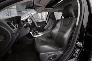 Melns Volvo V60 2018 Jelgava, ar dzinēja tilpumu 2.00 L un nobraukumu 264 tūkst. km par 12500 €, foto 9 vietnē AUTOMOTO.COM.LV