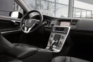 Melns Volvo V60 2018 Jelgava, ar dzinēja tilpumu 2.00 L un nobraukumu 264 tūkst. km par 12500 €, foto 14 vietnē AUTOMOTO.COM.LV