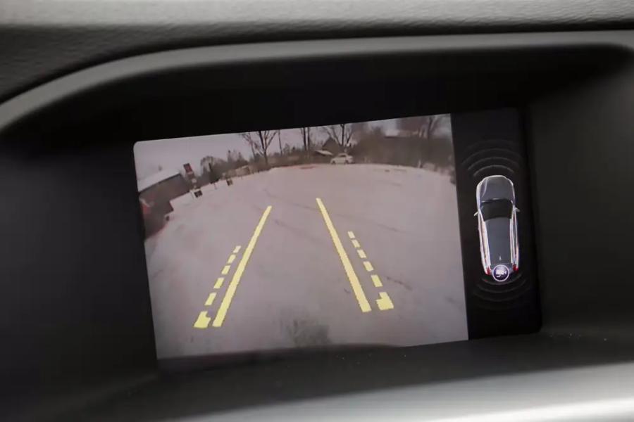 Melns Volvo V60 2018 Jelgava, ar dzinēja tilpumu 2.00 L un nobraukumu 264 tūkst. km par 12500 €, foto 19 vietnē AUTOMOTO.COM.LV
