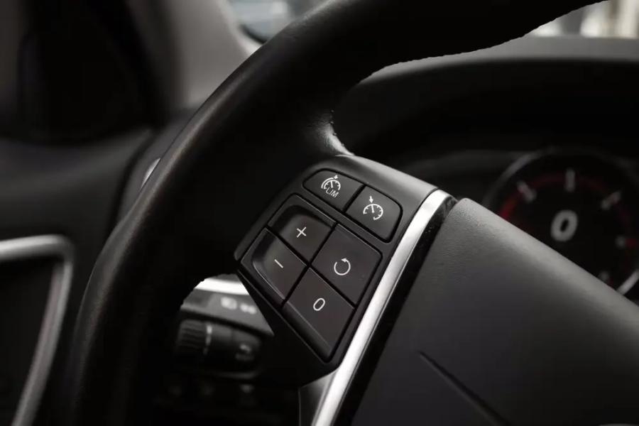Melns Volvo V60 2018 Jelgava, ar dzinēja tilpumu 2.00 L un nobraukumu 264 tūkst. km par 12500 €, foto 20 vietnē AUTOMOTO.COM.LV
