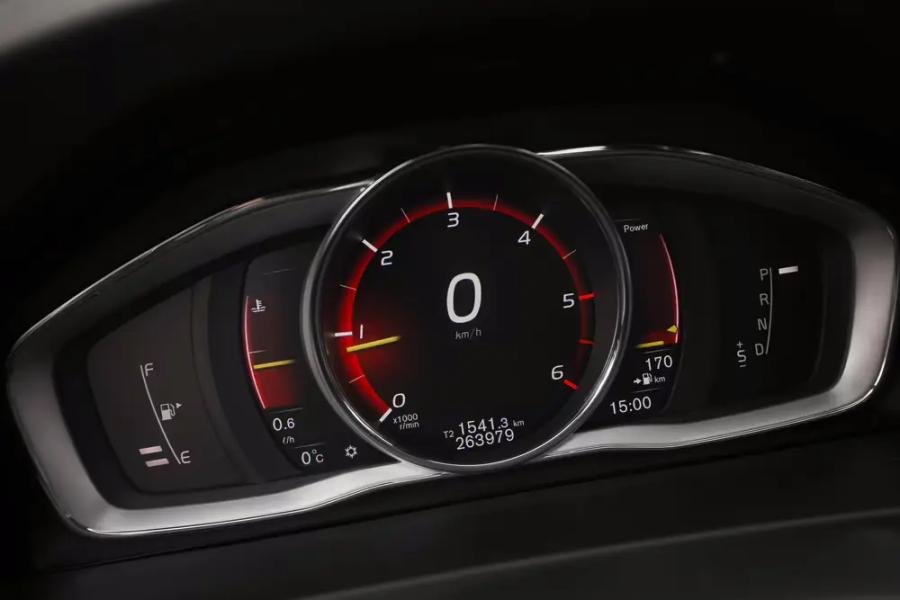 Melns Volvo V60 2018 Jelgava, ar dzinēja tilpumu 2.00 L un nobraukumu 264 tūkst. km par 12500 €, foto 21 vietnē AUTOMOTO.COM.LV