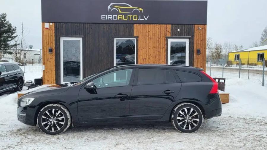 Melns Volvo V60 2018 Rīga, ar dzinēja tilpumu 2.00 L un nobraukumu 201 tūkst. km par 10900 €, foto 1 vietnē AUTOMOTO.COM.LV