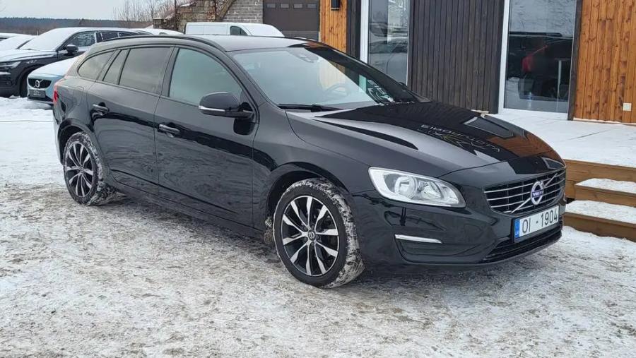 Melns Volvo V60 2018 Rīga, ar dzinēja tilpumu 2.00 L un nobraukumu 201 tūkst. km par 10900 €, foto 4 vietnē AUTOMOTO.COM.LV
