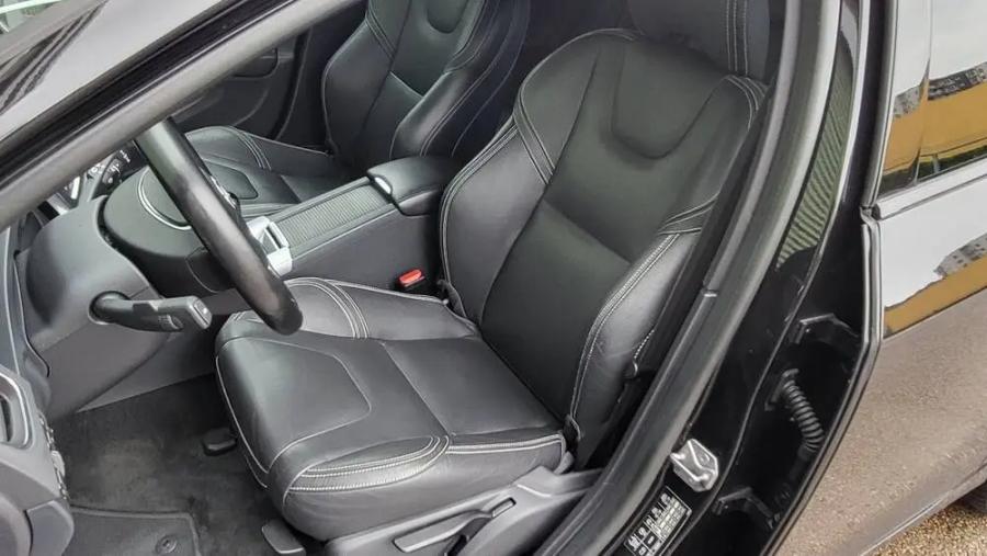 Melns Volvo V60 2018 Rīga, ar dzinēja tilpumu 2.00 L un nobraukumu 201 tūkst. km par 10900 €, foto 10 vietnē AUTOMOTO.COM.LV