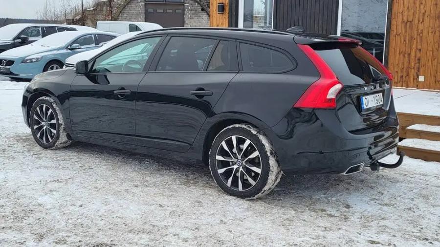 Melns Volvo V60 2018 Rīga, ar dzinēja tilpumu 2.00 L un nobraukumu 201 tūkst. km par 10900 €, foto 19 vietnē AUTOMOTO.COM.LV