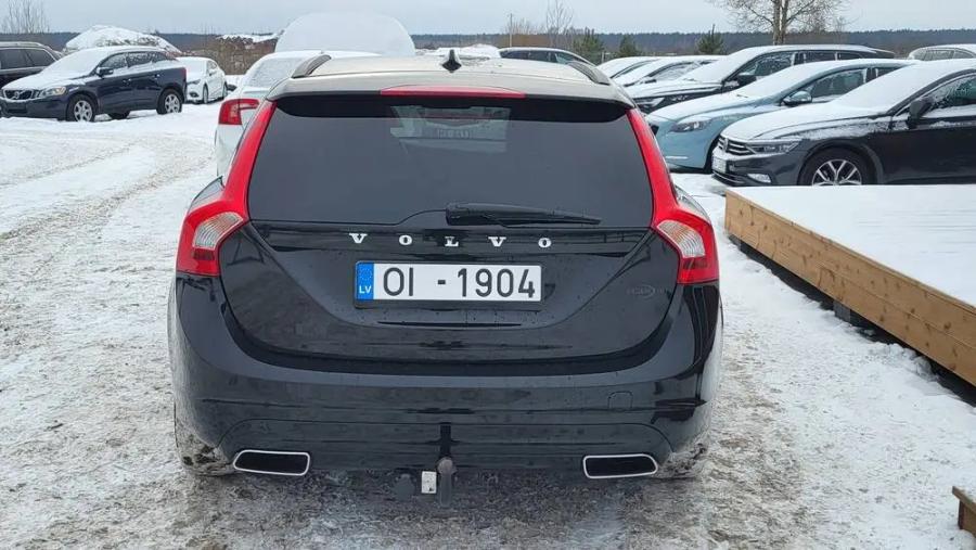 Melns Volvo V60 2018 Rīga, ar dzinēja tilpumu 2.00 L un nobraukumu 201 tūkst. km par 10900 €, foto 20 vietnē AUTOMOTO.COM.LV