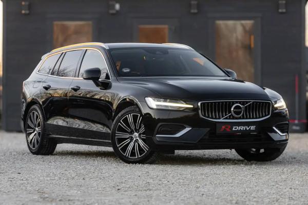 Melns Volvo V60 2018 Jelgava, ar dzinēja tilpumu 2.00 L un nobraukumu 167 tūkst. km par 17000 €, foto 1 vietnē AUTOMOTO.COM.LV