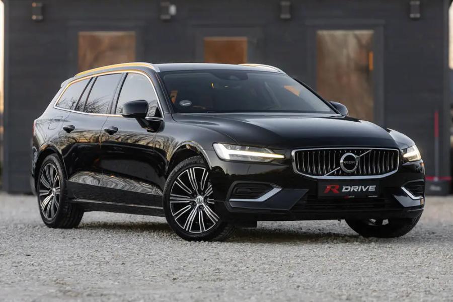 Melns Volvo V60 2018 Jelgava, ar dzinēja tilpumu 2.00 L un nobraukumu 167 tūkst. km par 17000 €, foto 1 vietnē AUTOMOTO.COM.LV