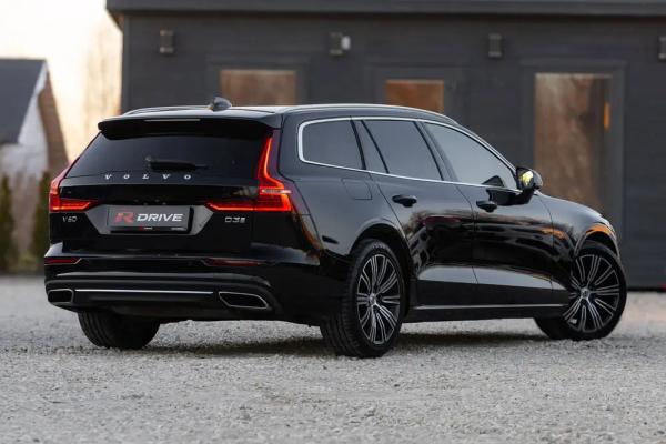 Melns Volvo V60 2018 Jelgava, ar dzinēja tilpumu 2.00 L un nobraukumu 167 tūkst. km par 17000 €, foto 4 vietnē AUTOMOTO.COM.LV