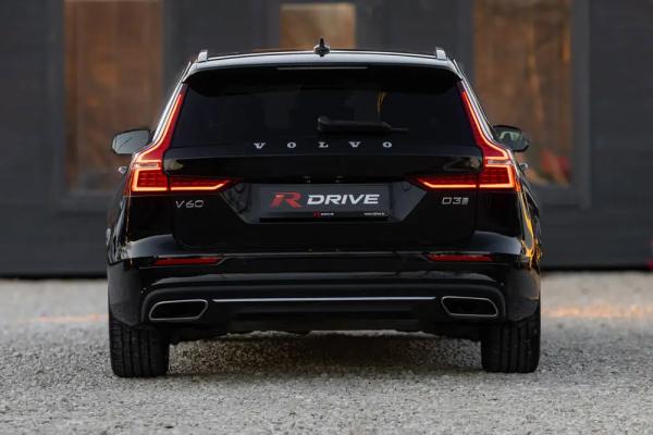 Melns Volvo V60 2018 Jelgava, ar dzinēja tilpumu 2.00 L un nobraukumu 167 tūkst. km par 17000 €, foto 5 vietnē AUTOMOTO.COM.LV