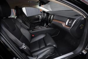 Melns Volvo V60 2018 Jelgava, ar dzinēja tilpumu 2.00 L un nobraukumu 167 tūkst. km par 17000 €, foto 10 vietnē AUTOMOTO.COM.LV