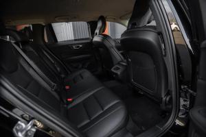 Melns Volvo V60 2018 Jelgava, ar dzinēja tilpumu 2.00 L un nobraukumu 167 tūkst. km par 17000 €, foto 11 vietnē AUTOMOTO.COM.LV