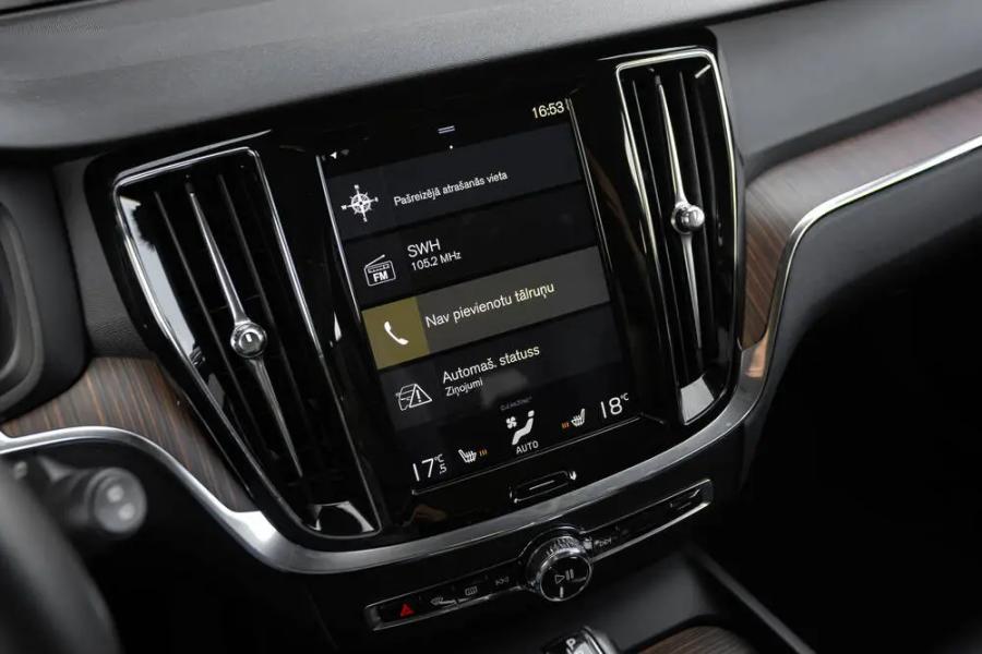 Melns Volvo V60 2018 Jelgava, ar dzinēja tilpumu 2.00 L un nobraukumu 167 tūkst. km par 17000 €, foto 15 vietnē AUTOMOTO.COM.LV