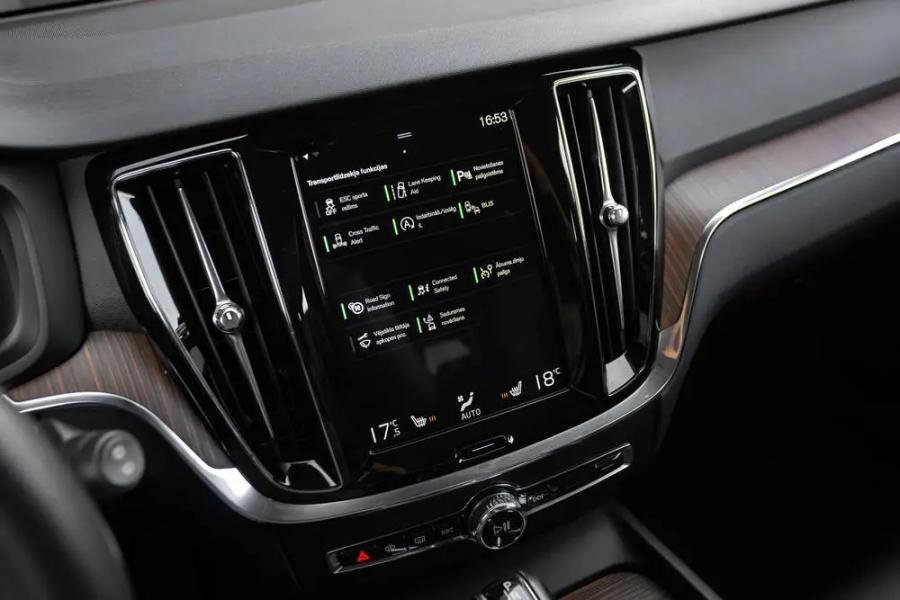 Melns Volvo V60 2018 Jelgava, ar dzinēja tilpumu 2.00 L un nobraukumu 167 tūkst. km par 17000 €, foto 16 vietnē AUTOMOTO.COM.LV