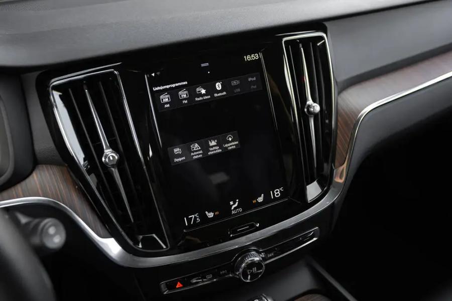 Melns Volvo V60 2018 Jelgava, ar dzinēja tilpumu 2.00 L un nobraukumu 167 tūkst. km par 17000 €, foto 17 vietnē AUTOMOTO.COM.LV