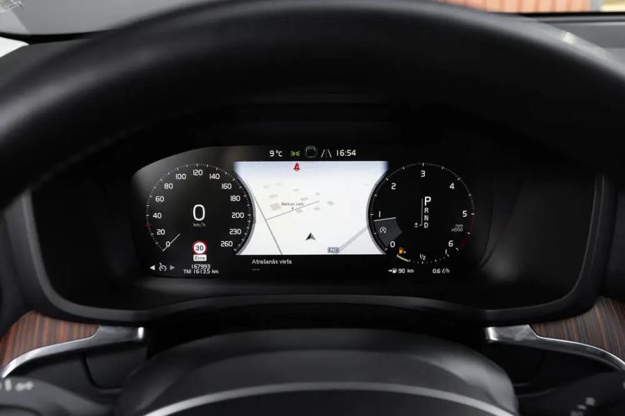 Melns Volvo V60 2018 Jelgava, ar dzinēja tilpumu 2.00 L un nobraukumu 167 tūkst. km par 17000 €, foto 21 vietnē AUTOMOTO.COM.LV