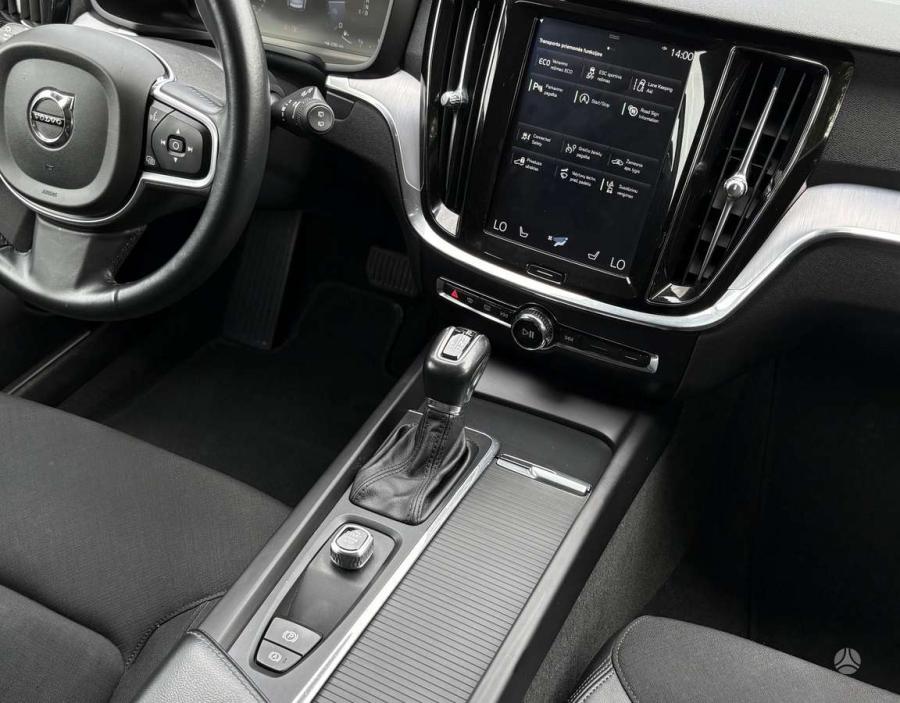 Melns Volvo V60 2018 Kauņa, ar dzinēja tilpumu 1.97 L un nobraukumu 216 tūkst. km par 14350 €, foto 16 vietnē AUTOMOTO.COM.LV