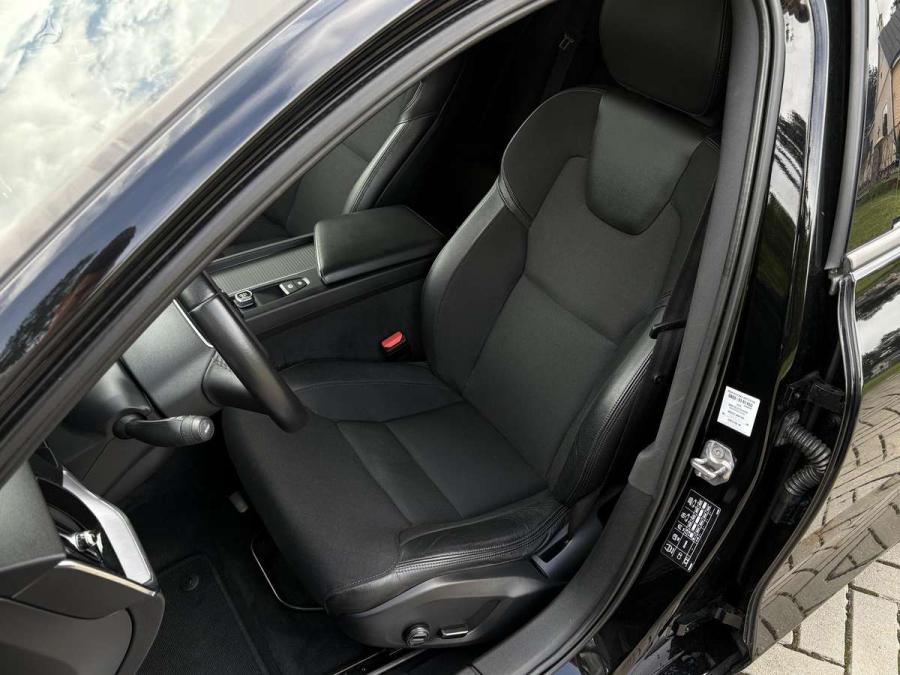 Melns Volvo V60 2018 Kauņa, ar dzinēja tilpumu 1.97 L un nobraukumu 216 tūkst. km par 14350 €, foto 18 vietnē AUTOMOTO.COM.LV