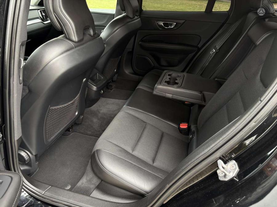 Melns Volvo V60 2018 Kauņa, ar dzinēja tilpumu 1.97 L un nobraukumu 216 tūkst. km par 14350 €, foto 21 vietnē AUTOMOTO.COM.LV