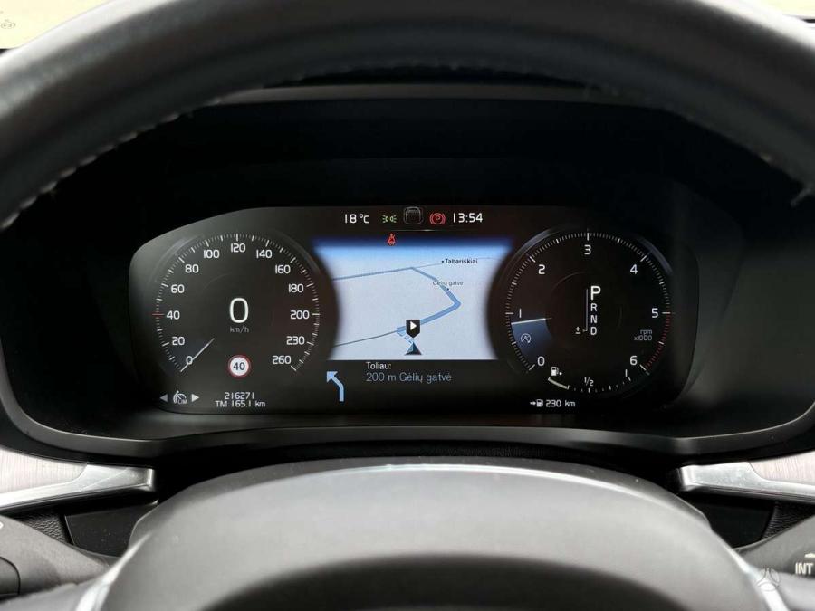 Melns Volvo V60 2018 Kauņa, ar dzinēja tilpumu 1.97 L un nobraukumu 216 tūkst. km par 14350 €, foto 24 vietnē AUTOMOTO.COM.LV