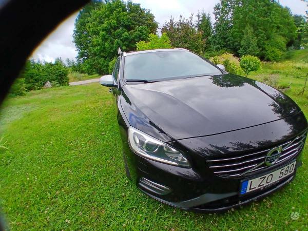 Black Volvo V60 2018 in Vilnius, with an engine capacity of 1.97 L and mileage of 205 thousand km for 12500 €, photo 4 on AUTOMOTO.COM.LV