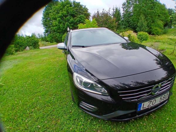 Black Volvo V60 2018 in Vilnius, with an engine capacity of 1.97 L and mileage of 205 thousand km for 12500 €, photo 5 on AUTOMOTO.COM.LV