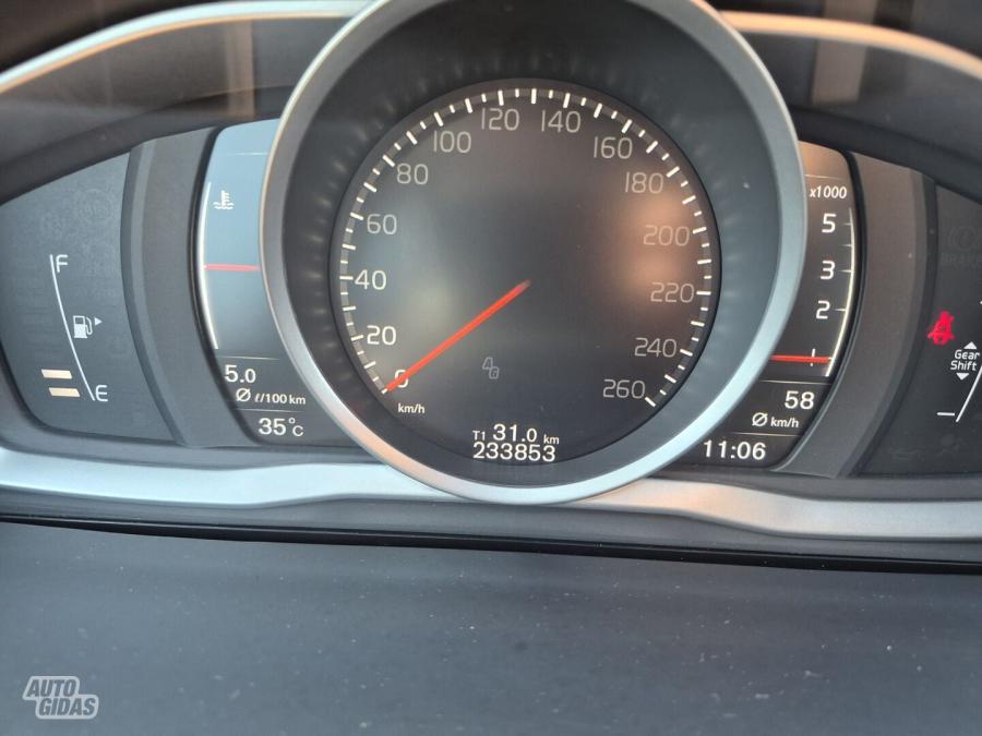 Melns Volvo V60 2018 Viļņa, ar dzinēja tilpumu 2.00 L un nobraukumu 233 tūkst. km par 8400 €, foto 14 vietnē AUTOMOTO.COM.LV