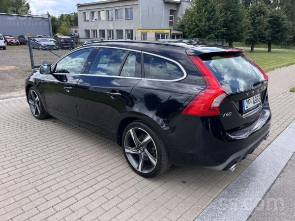 Melns Volvo V60 2018 Limbaži, ar dzinēja tilpumu 2.00 L un nobraukumu 169 tūkst. km par 9750 €, foto 6 vietnē AUTOMOTO.COM.LV