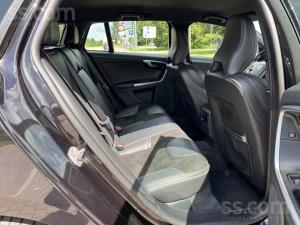 Melns Volvo V60 2018 Limbaži, ar dzinēja tilpumu 2.00 L un nobraukumu 169 tūkst. km par 9750 €, foto 12 vietnē AUTOMOTO.COM.LV