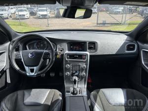 Melns Volvo V60 2018 Limbaži, ar dzinēja tilpumu 2.00 L un nobraukumu 169 tūkst. km par 9750 €, foto 13 vietnē AUTOMOTO.COM.LV