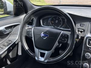 Melns Volvo V60 2018 Limbaži, ar dzinēja tilpumu 2.00 L un nobraukumu 169 tūkst. km par 9750 €, foto 14 vietnē AUTOMOTO.COM.LV