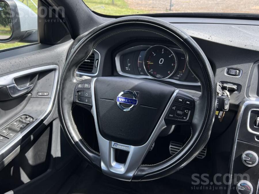 Melns Volvo V60 2018 Limbaži, ar dzinēja tilpumu 2.00 L un nobraukumu 169 tūkst. km par 9750 €, foto 14 vietnē AUTOMOTO.COM.LV