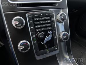 Melns Volvo V60 2018 Limbaži, ar dzinēja tilpumu 2.00 L un nobraukumu 169 tūkst. km par 9750 €, foto 17 vietnē AUTOMOTO.COM.LV