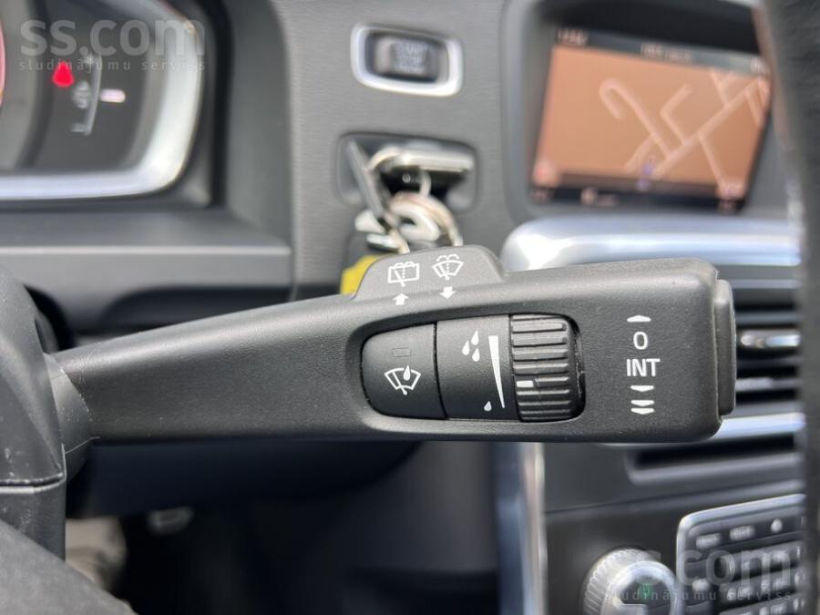 Melns Volvo V60 2018 Limbaži, ar dzinēja tilpumu 2.00 L un nobraukumu 169 tūkst. km par 9750 €, foto 19 vietnē AUTOMOTO.COM.LV