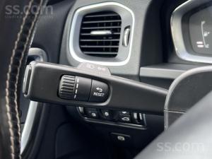 Melns Volvo V60 2018 Limbaži, ar dzinēja tilpumu 2.00 L un nobraukumu 169 tūkst. km par 9750 €, foto 21 vietnē AUTOMOTO.COM.LV