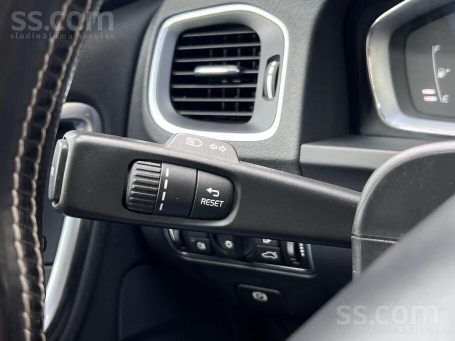 Melns Volvo V60 2018 Limbaži, ar dzinēja tilpumu 2.00 L un nobraukumu 169 tūkst. km par 9750 €, foto 21 vietnē AUTOMOTO.COM.LV