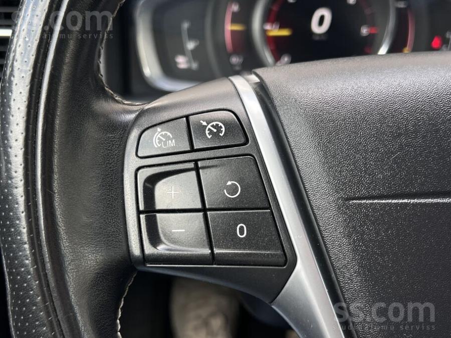 Melns Volvo V60 2018 Limbaži, ar dzinēja tilpumu 2.00 L un nobraukumu 169 tūkst. km par 9750 €, foto 22 vietnē AUTOMOTO.COM.LV