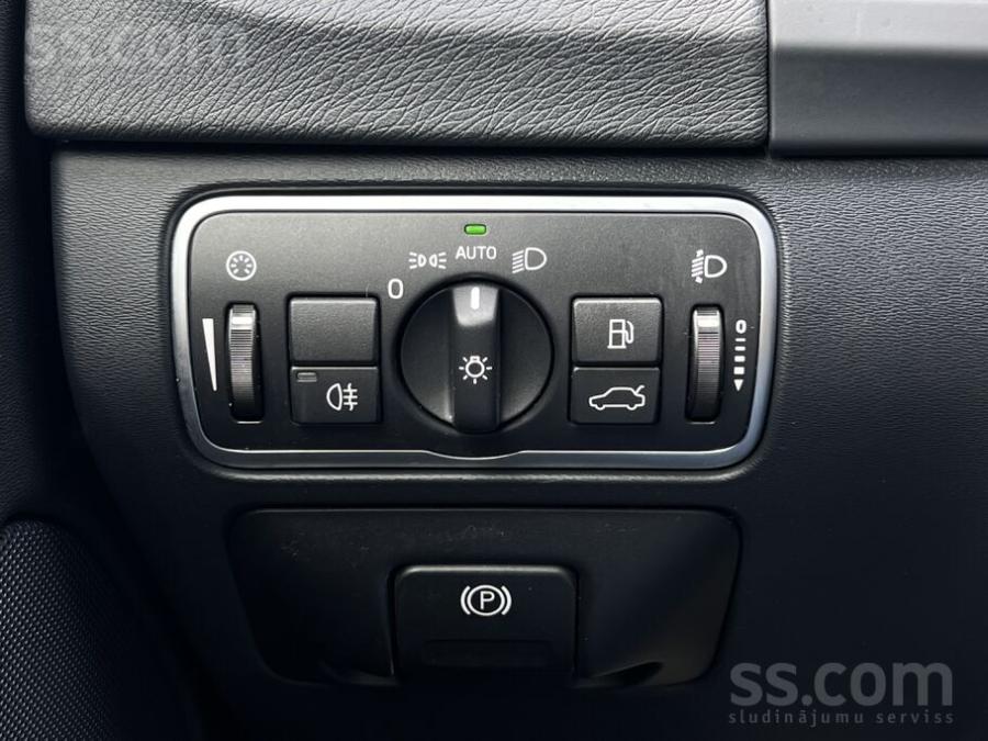 Melns Volvo V60 2018 Limbaži, ar dzinēja tilpumu 2.00 L un nobraukumu 169 tūkst. km par 9750 €, foto 23 vietnē AUTOMOTO.COM.LV