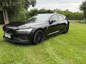 Melns Volvo V60 2018 Dobele, ar dzinēja tilpumu 2.00 L un nobraukumu 289 tūkst. km par 15000 €, foto  vietnē AUTOMOTO.COM.LV